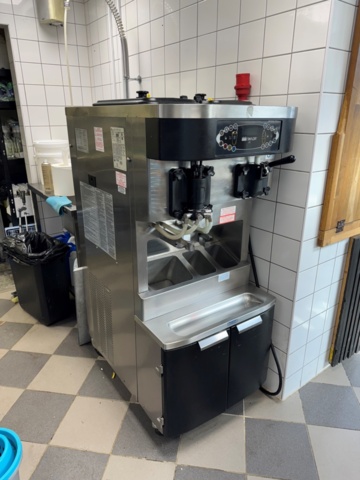 Taylor C606, water-cooled soft ice cream and milkshake machine - PS ...