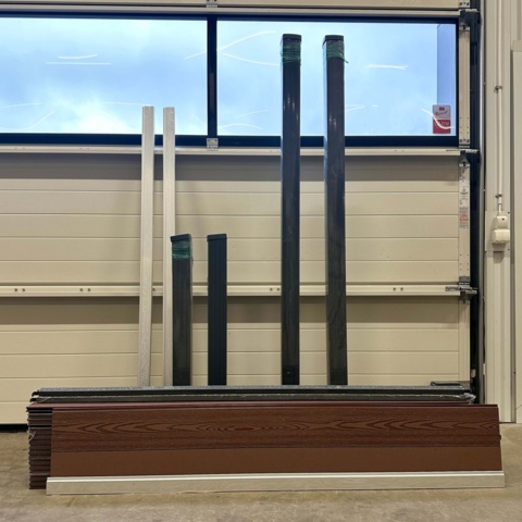 Plank/insynsskydd i träkomposit Grå/Brun - 1,8m - Auktioner online ...