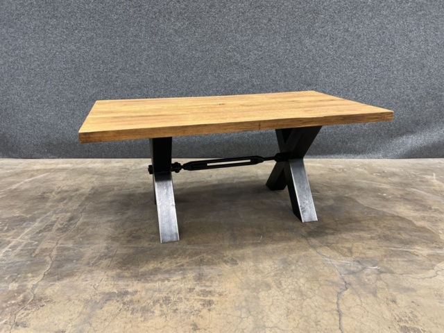 Sturdy table - PS Auction - We value the future - Largest in net auctions