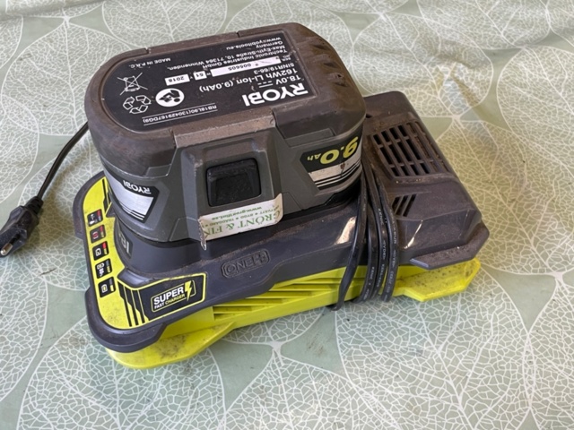 Ryobi batteri 9Ah 18V inkl laddare - Auktioner online - Nätauktioner ...