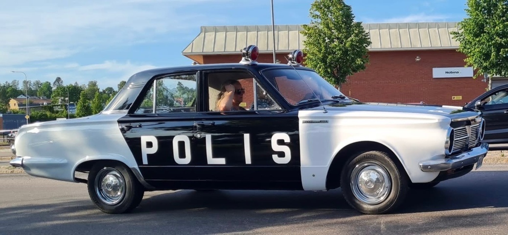 Police car Plymouth Valiant V-100 -1965 - PS Auction - We value the ...