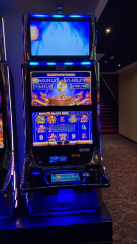 Slot machine IGT Crystal dual – U-switch (2017) - PS Auction - We value ...
