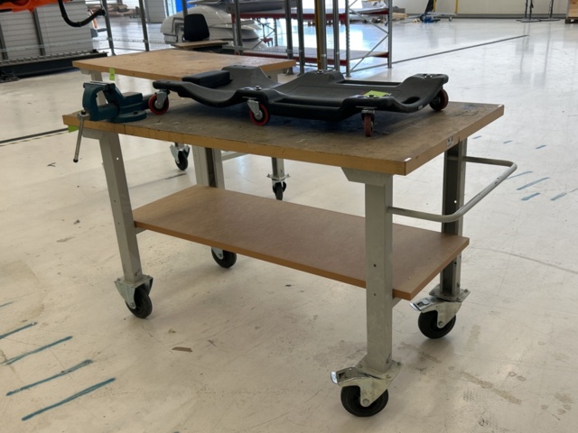 Workbench on wheels with vise and assembly trolley - PS Auction - We ...