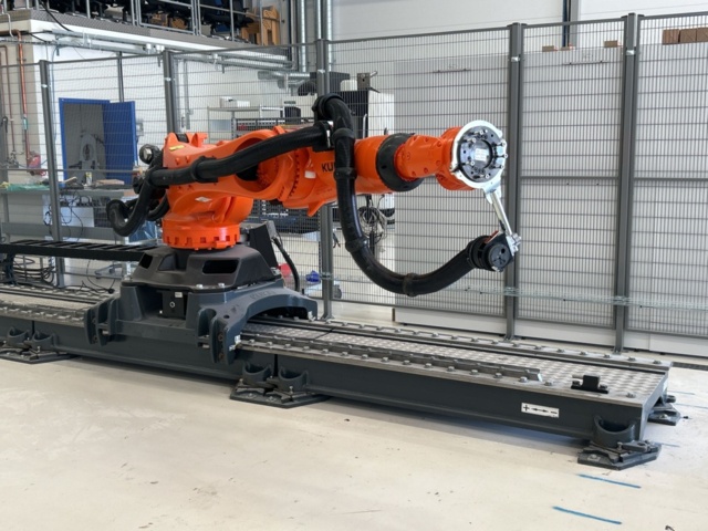 Industrial robot with track and cage - KUKA KR 300 R2500 Ultra with ...