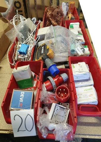 Kontakter 3-fas, Dymo maskin, proppar, diverse elinstallations material ...