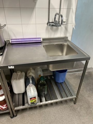Rostfri diskbänk med vask och underhylla - Auktioner online ...