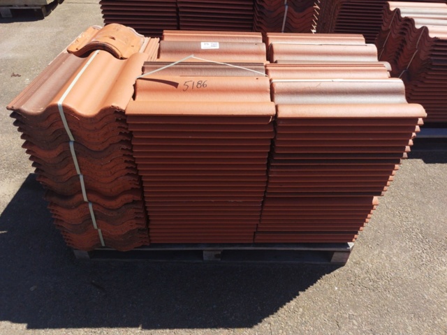 Roof tiles, 4 pallets – Brick red, two-cup model, stacked on pallet ...