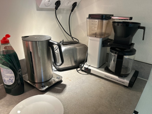 Coffee maker, toaster, thermos, kettle, crockery - PS Auction - We ...