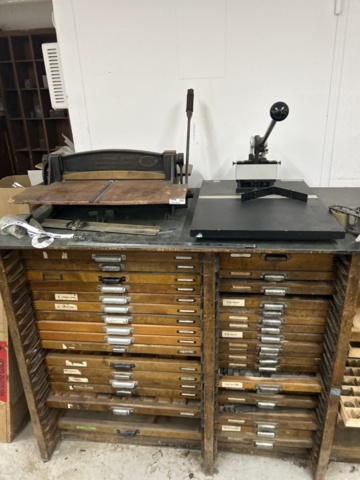 Manuell skärmaskin / giljotin & Präglingspress / stanspress ...