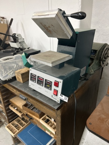 Hot embossing press / Foiling press (table model) - PS Auction - We ...