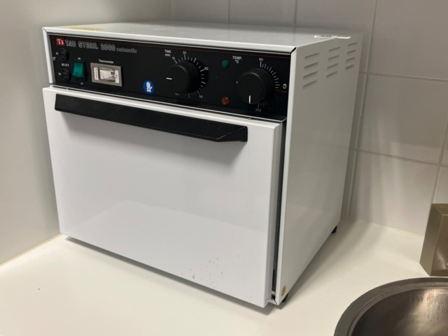 Sterilization oven, TAU Steril 2000 - PS Auction - We value the future ...