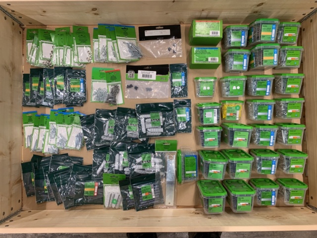 Sortiment med infästningsmaterial, Essve - Auktioner online ...