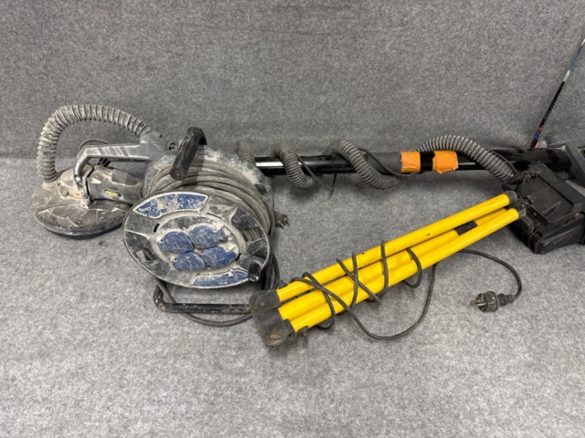 Heater fans, giraffe grinder, cord winder, lighting - PS Auction - We ...
