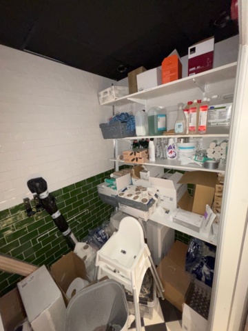 Contents of the laundry room - Washing machine, consumables - PS ...