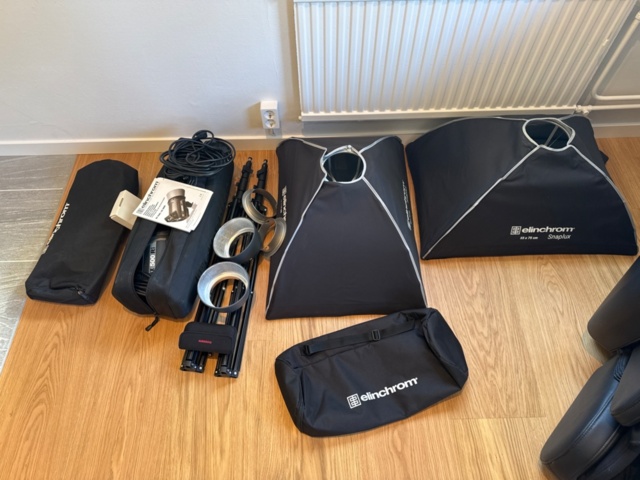 Elinchrom BX 500 & 250 Ri, gossen light meters and screens - PS Auction ...