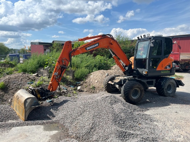 Wheel excavator, Doosan DX55W with accessories -2015 - PS Auction - We ...
