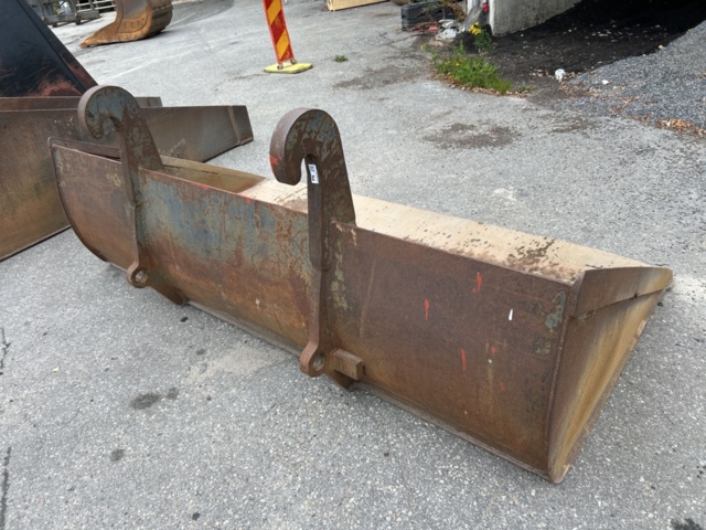 Grader bucket Large BM 2450mm - PS Auction - We value the future ...