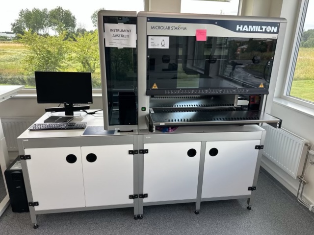 Pipetting robot with accessories - Hamilton Microlab STARlet M - PS ...