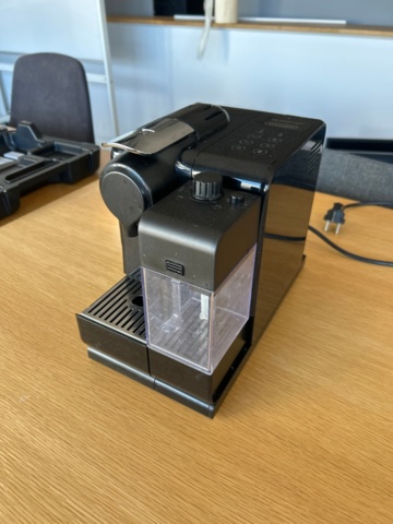 Capsule coffee machine - DeLonghi Nespresso Lattissima Touch F511 - PS ...