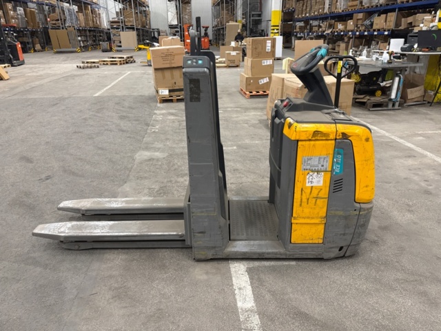 Articulated stacker ECE 310 - PS Auction - We value the future ...