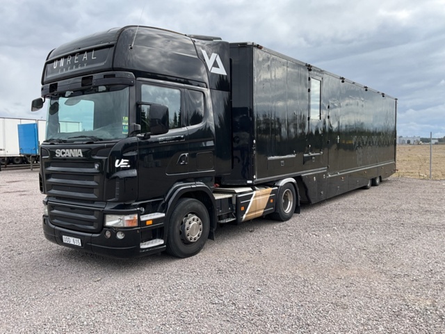 Scania dragbil med VM-trailer för racing - Auktioner online ...