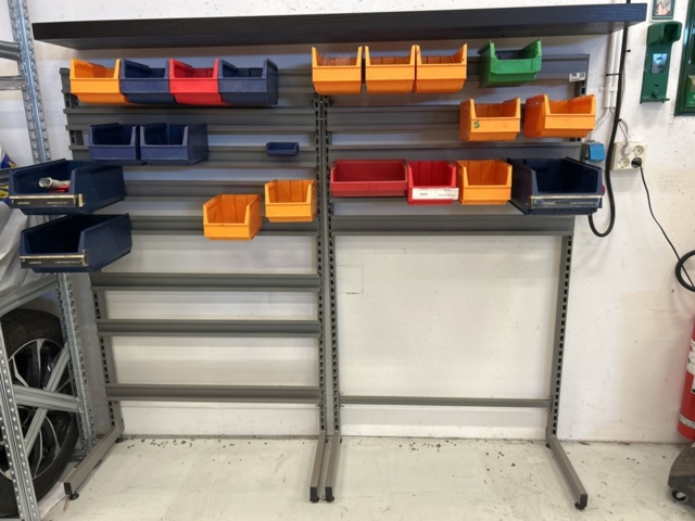 Sorting shelves 4 pcs incl. plastic bins - PS Auction - We value the ...