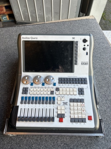 Lighting control console with screen – Avolites Quartz - PS Auction ...