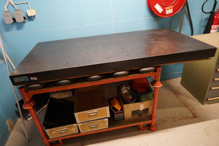 Microbas AB flat plate with stand and rubber tires - PS Auction - We ...