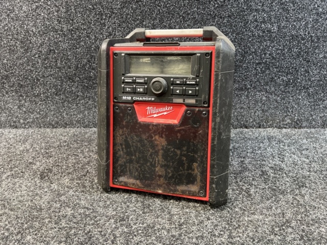 Milwaukee M18 RC construction radio - PS Auction - We value the future ...