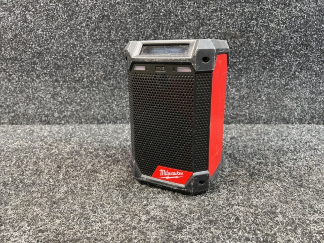 Construction radio Milwaukee M12 RCDAB+ - PS Auction - We value the ...