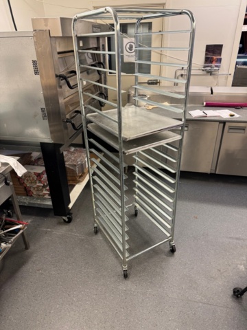 Dough trolley with approx. 20 pizza/bakery trays - PS Auction - We ...