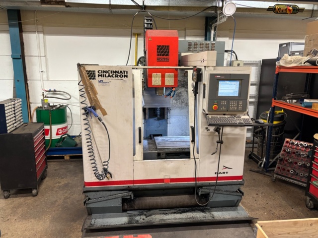 CNC-controlled milling machine, Cincinnati Milacron Dart with error ...