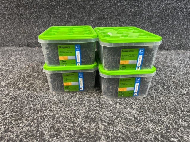 4 pcs Packages Hard plasterboard screw 3.9x31, Essve - PS Auction - We ...