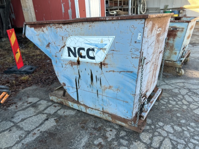 Tipping container with fork passage - PS Auction - We value the future ...