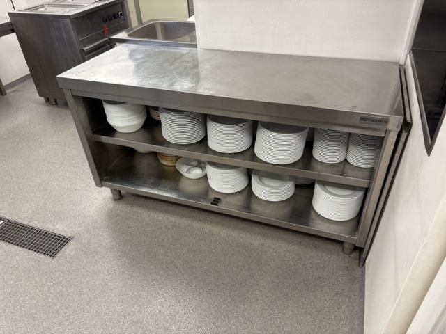 Plates and bench - PS Auction - We value the future - Largest in net ...