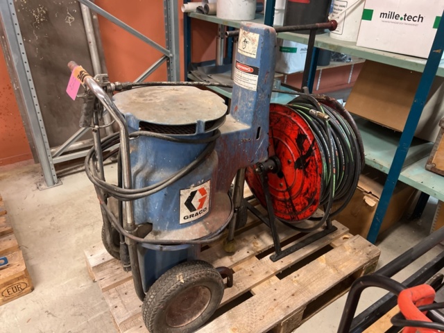 Paint sprayer and hose reel - PS Auction - We value the future ...