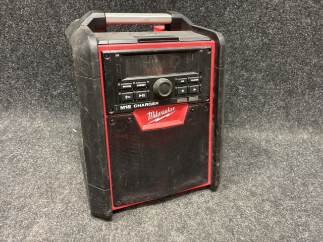 Milwaukee M18 RC construction radio - PS Auction - We value the future ...