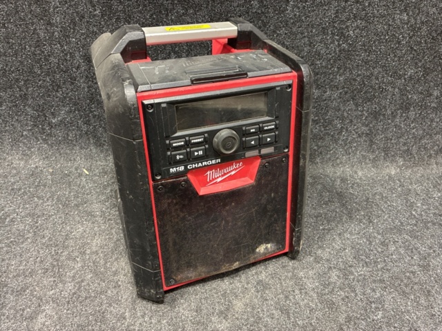 Milwaukee M18 RC construction radio - PS Auction - We value the future ...