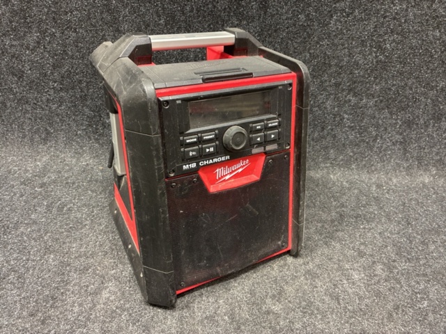 Milwaukee M18 RC construction radio - PS Auction - We value the future ...