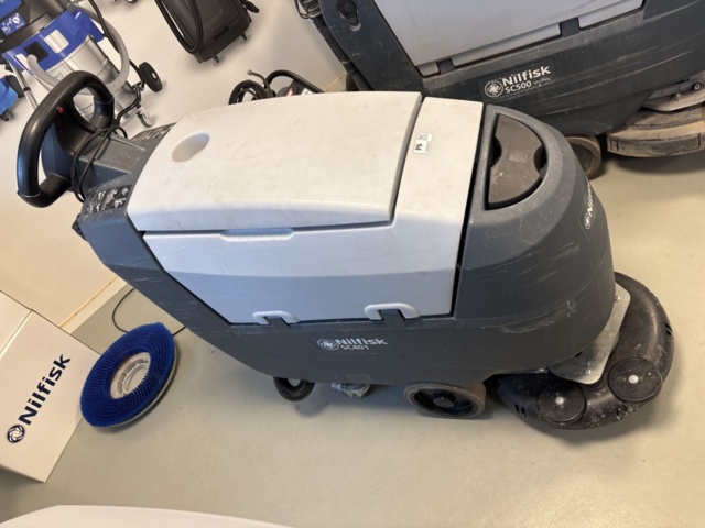 Combi scrubber - Nilfisk SC401 43 BD - PS Auction - We value the future ...