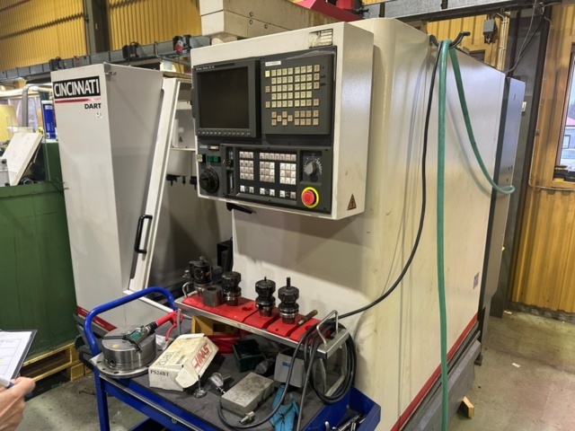 CNC milling machine Cincinnati Dart BT40 - PS Auction - We value the ...