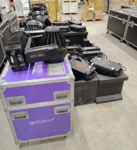 Movable fixtures approx. 33 pcs – Studio Color - PS Auction - We value ...