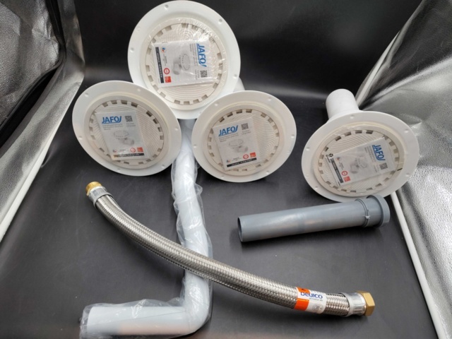 Floor drain seals and plumbing accessories – 5 pcs, JAFO - PS Auction ...