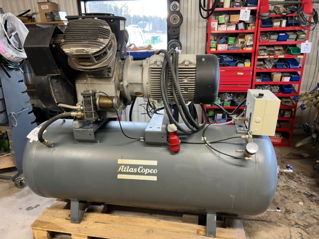 Piston compressor Atlas Copco LE 11 UV - PS Auction - We value the ...