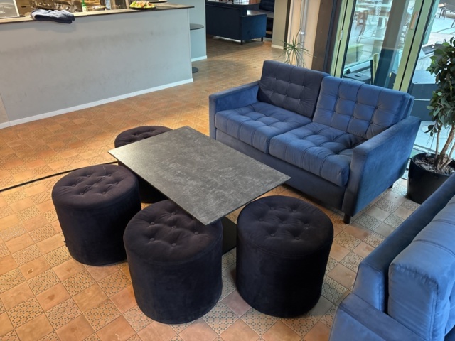 Sofa set with table, poufs and 2-seater sofa - PS Auction - We value ...