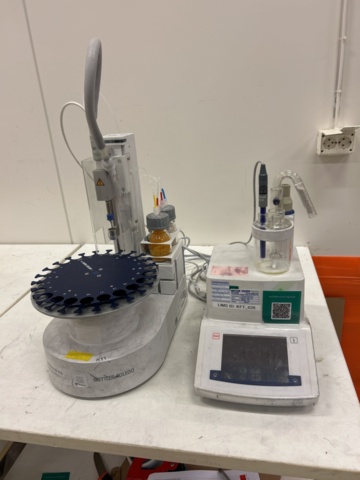 Karl Fischer titrator with oven autosampler - Mettler Toledo C30S ...
